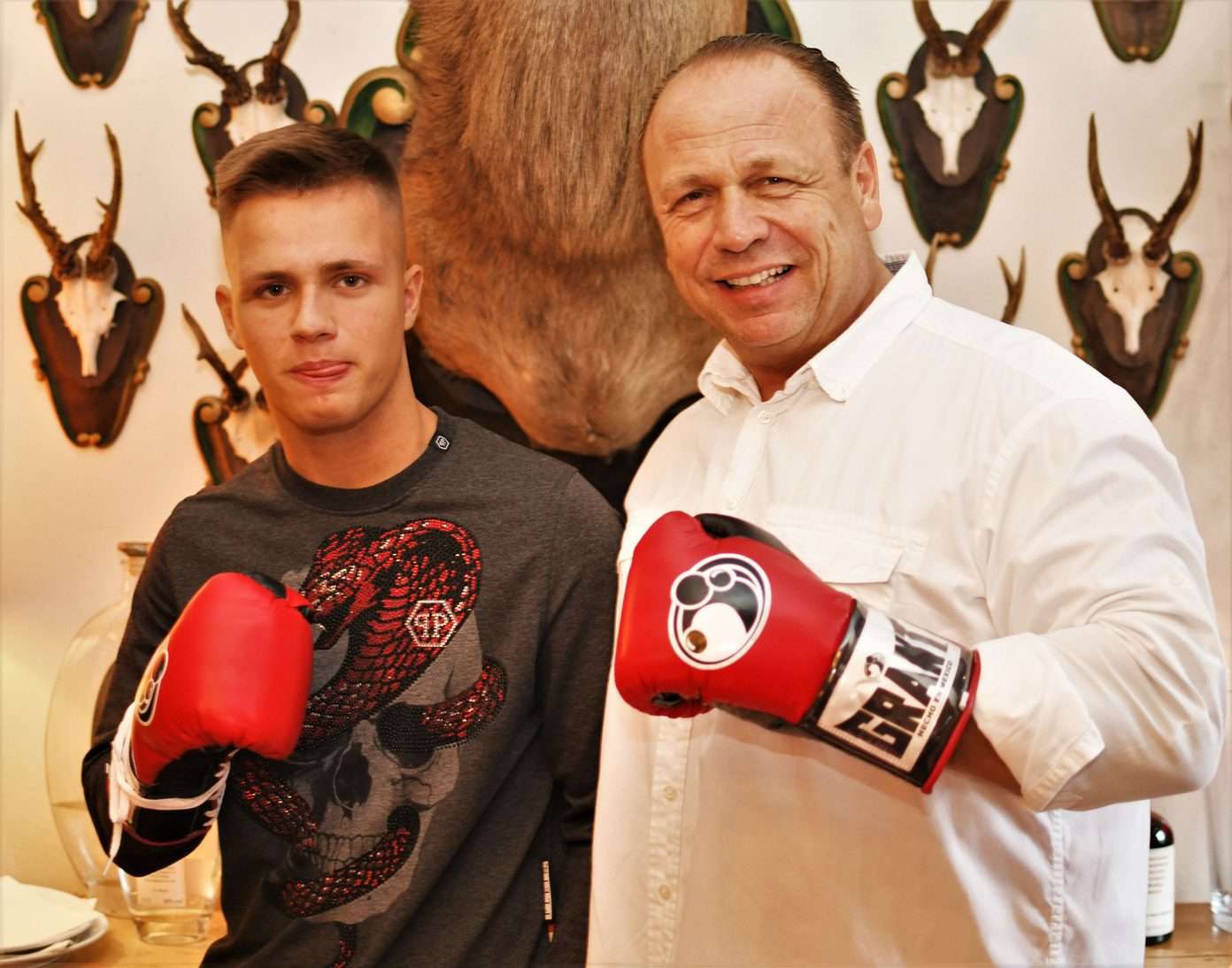 Lübecker Boxtalent John Bielenberg startet Profi-Karriere mit Jürgen ...