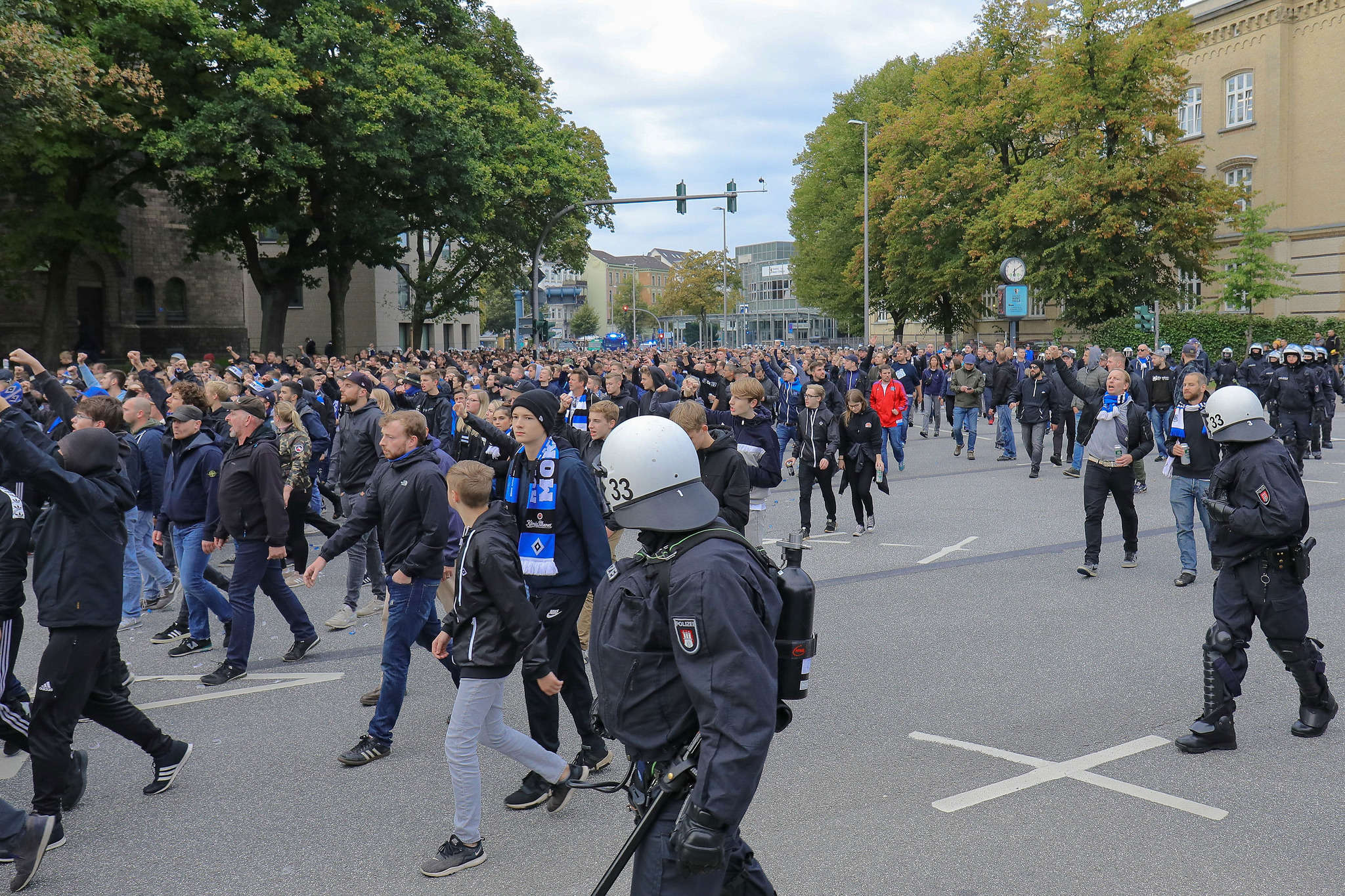 Hamburger Stadtderby FC St. Pauli gegen HSV läuft: Das ist wichtig für ...