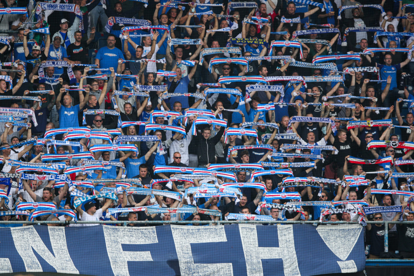 1.500 Fans in Verl und 4.500 bei Laternenlauf: F.C. Hansa Rostock ...