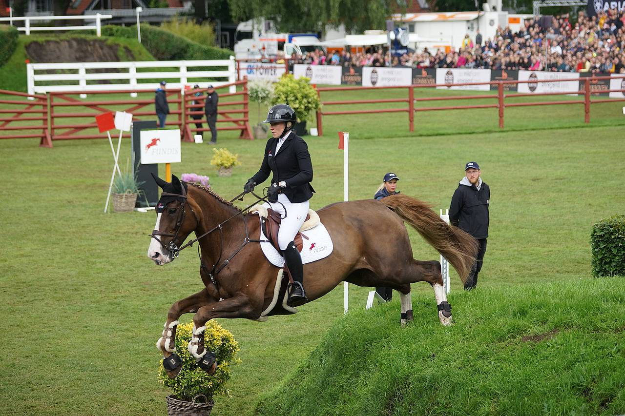 Hamburger Deern gewinnt 91. Deutsches Spring-Derby › HL-SPORTS
