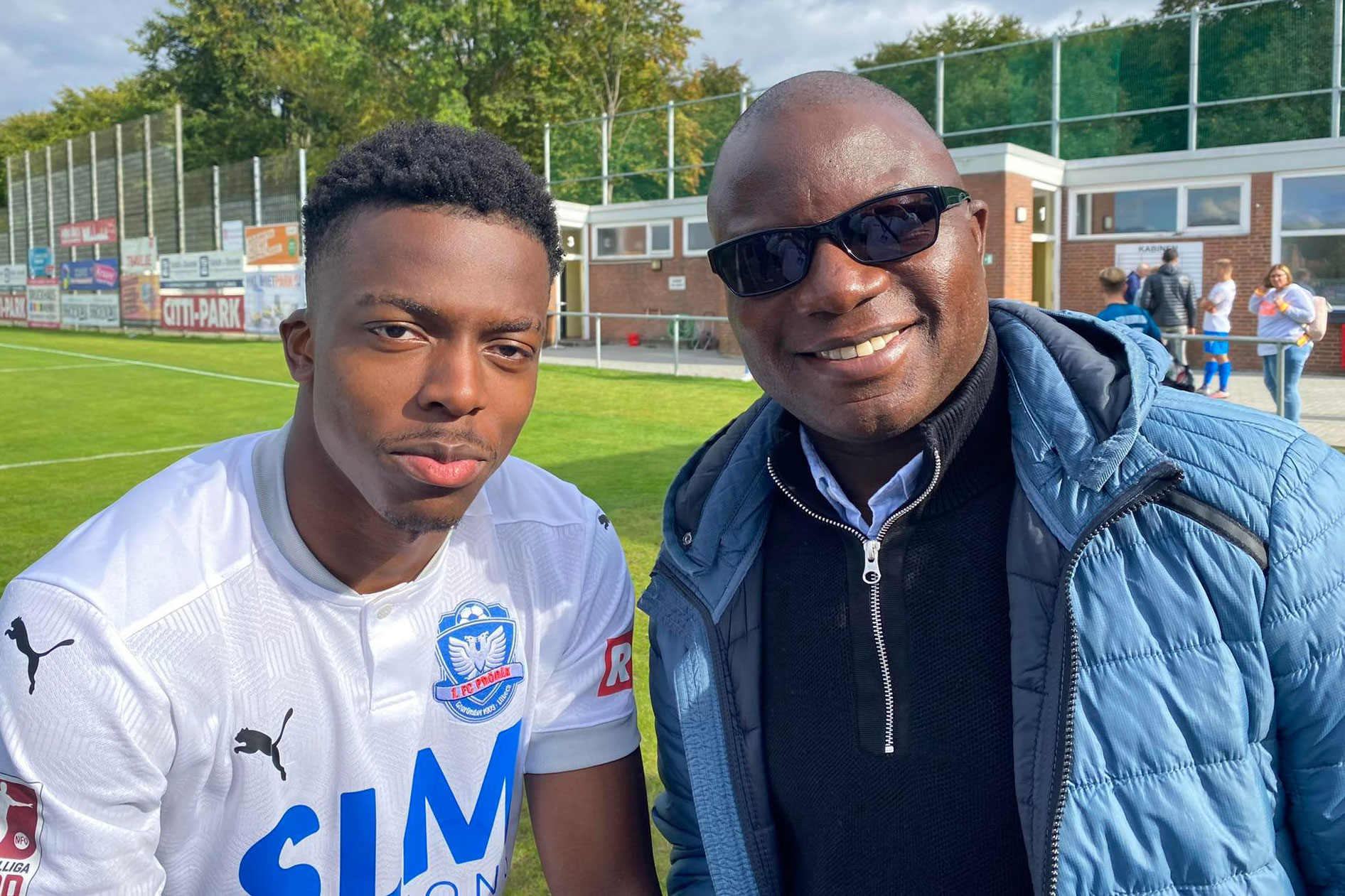 Adigo und Adigo: Vater und Sohn im Smalltalk nach dem Startelf-Debüt ...