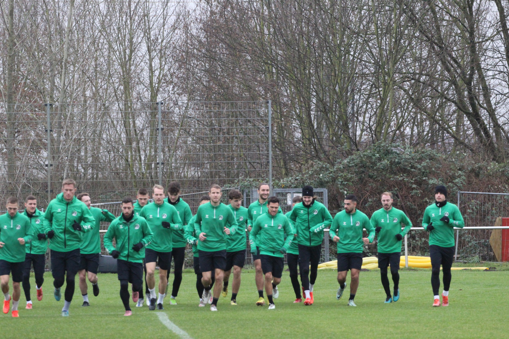 Startschuss mit Ziel 3. Liga: VfB Lübeck läuft und trainiert wieder ...
