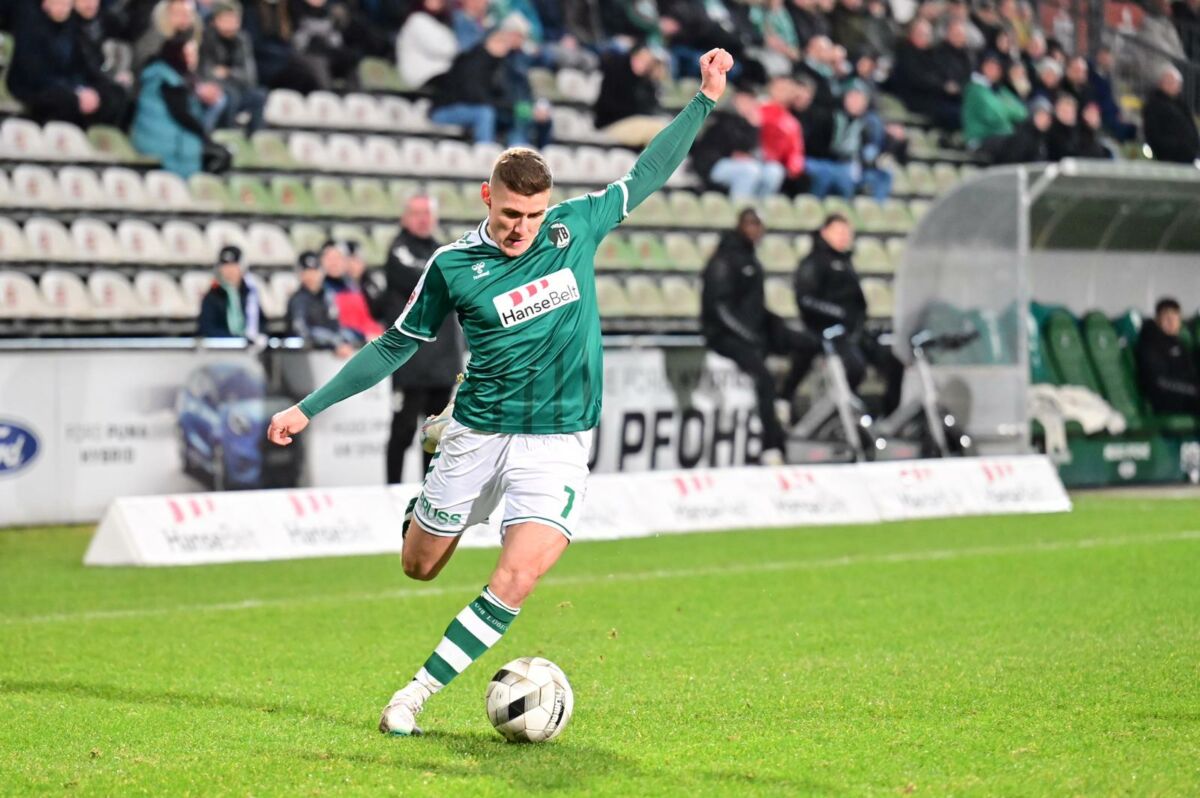 Er kann also auch anders! Neue Rolle beim VfB Lübeck hat Hauptmann Spaß ...
