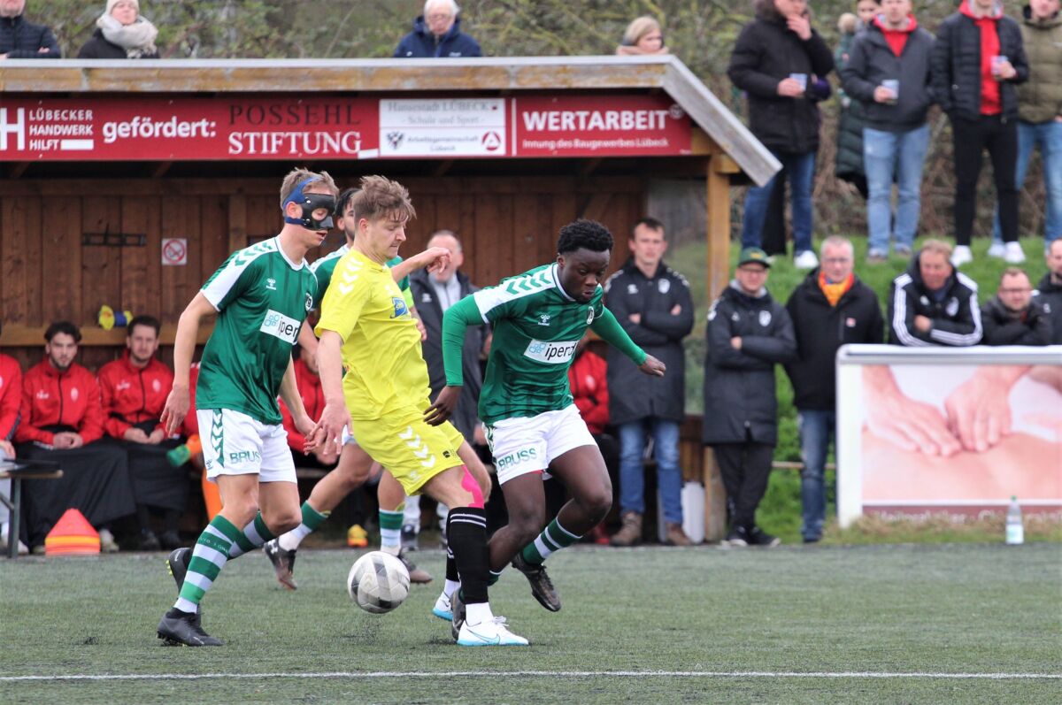 Starke erste Hälfte entscheidet Lübecker Stadtderby – Favoriten lösen ...