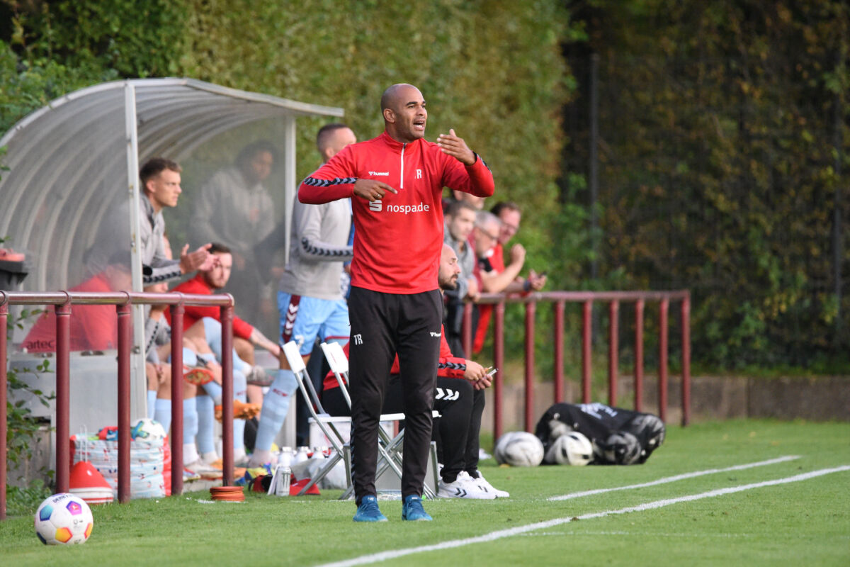 Nach 0:5-Dresche: Fliegt der nächste Trainer? | HL-SPORTS - Sport-News ...