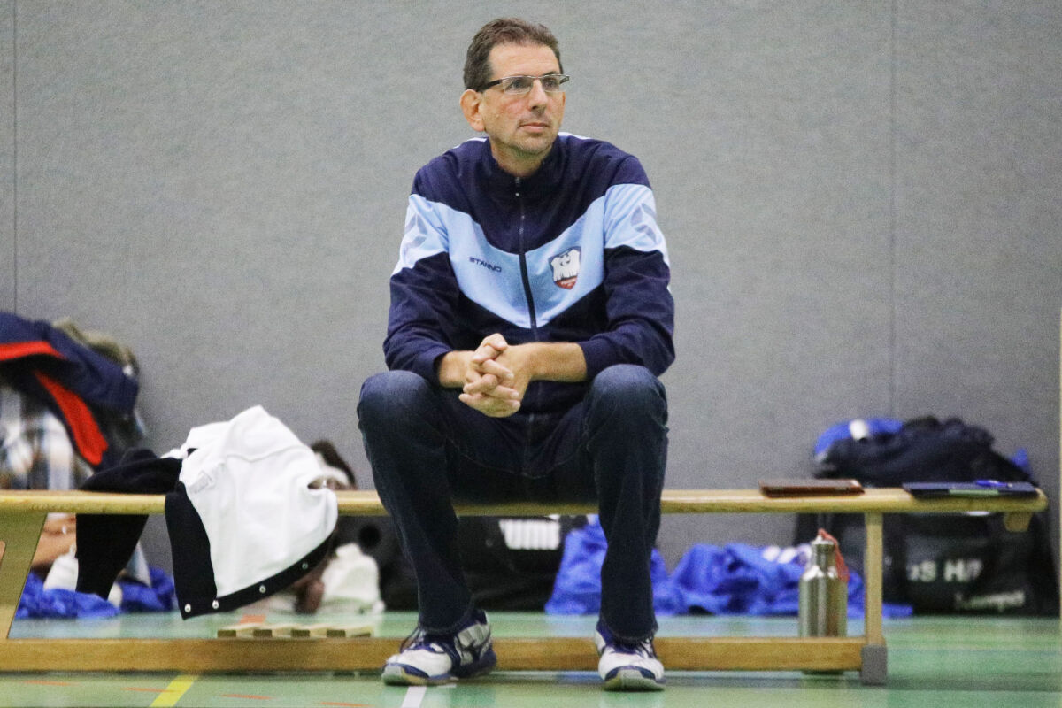 Personalnot: Trainer stellt sich selbst auf | HL-SPORTS - Sport-News ...