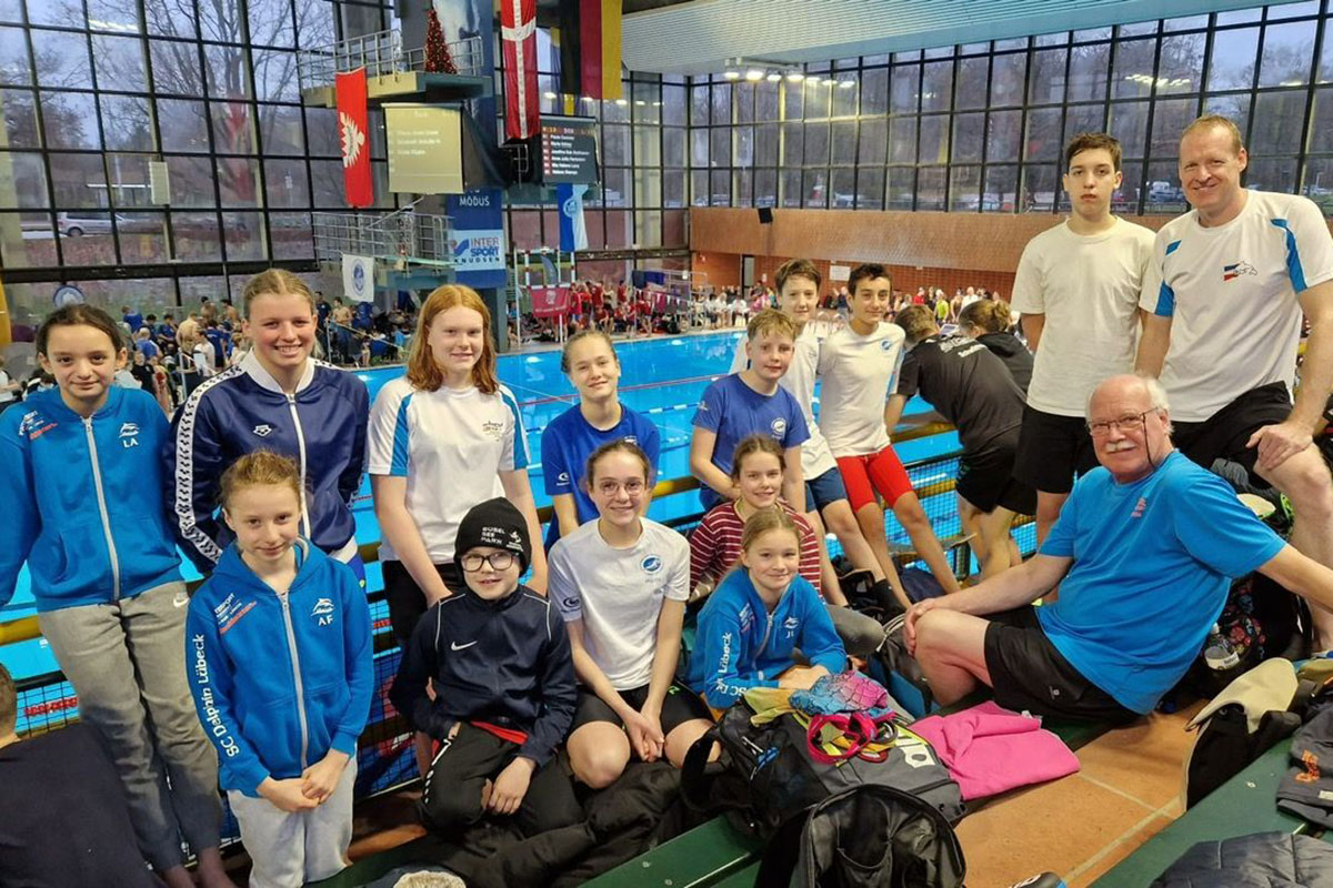 Schöne Bescherung: Fast 50 Medaillen und knapp 90 Bestzeiten für SC Delphin Lübeck › HL-SPORTS