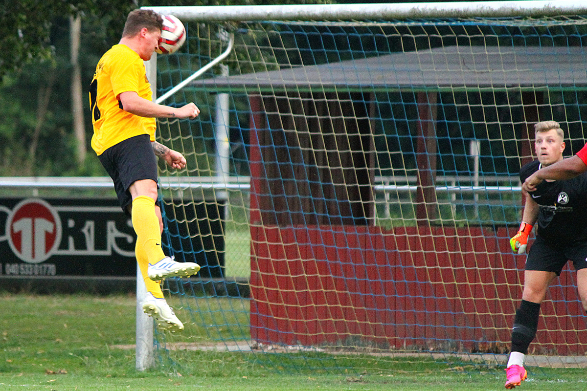 Rönnau rückt vor | HL-SPORTS - Sport-News für die Region Lübeck