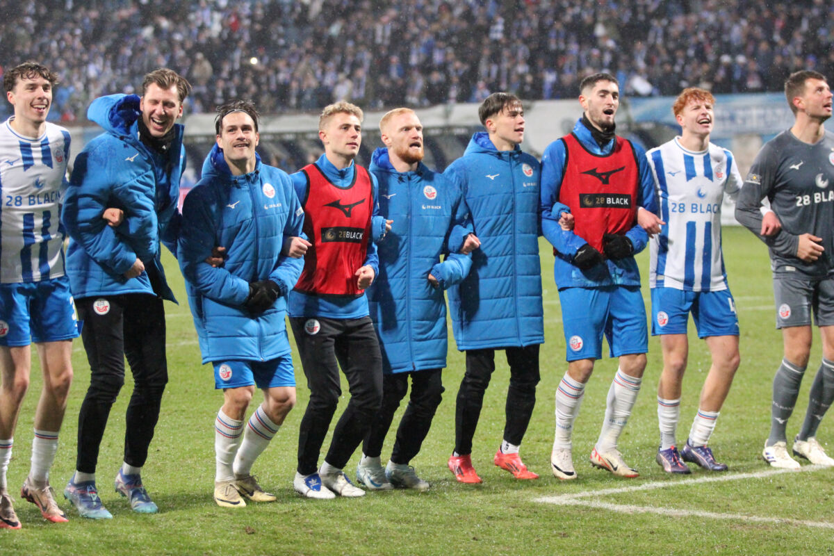 Die Kogge kommt ins Rollen: Schafft Hansa Rostock den direkten ...
