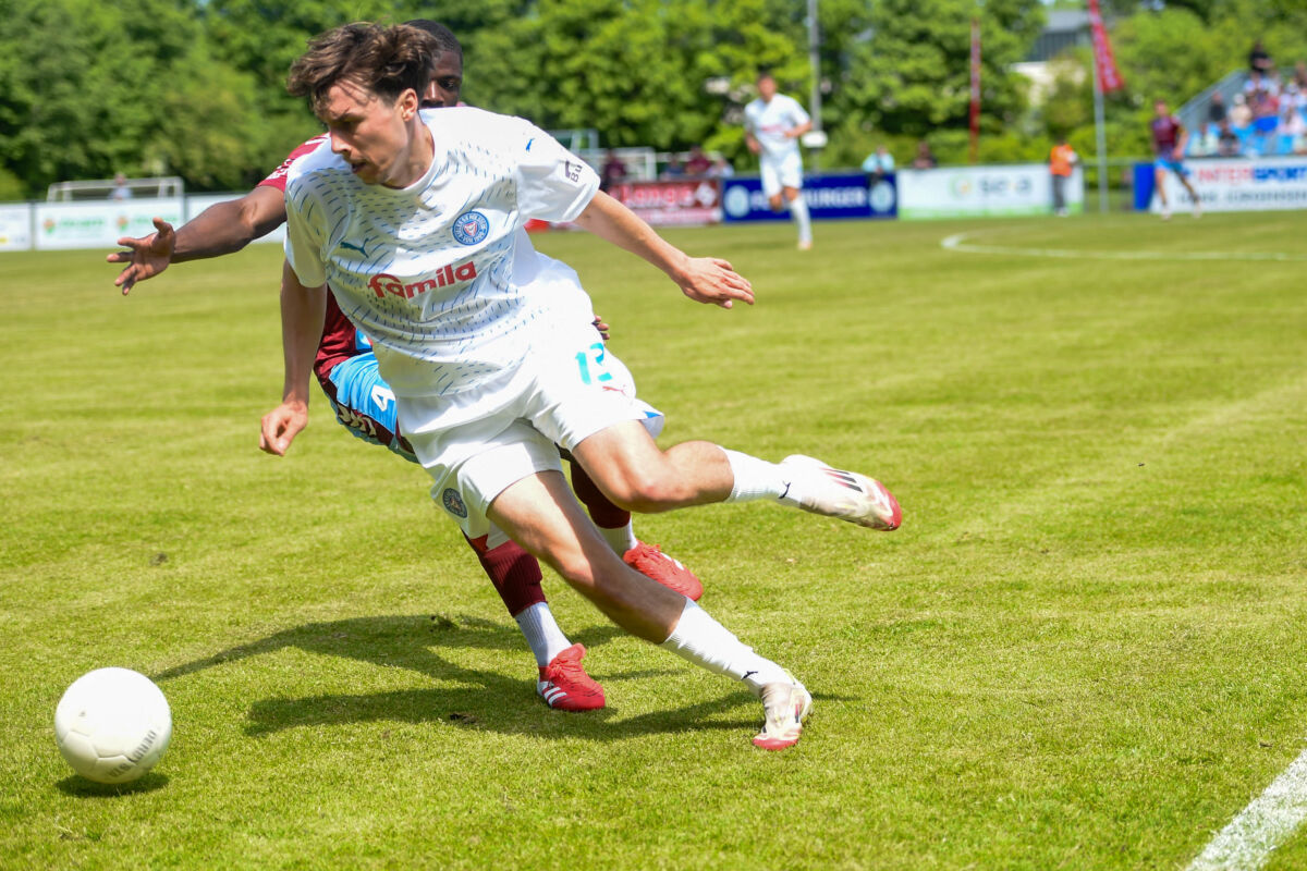 Leihspieler erhält Profivertrag bei Holstein Kiel | HL-SPORTS - Sport ...